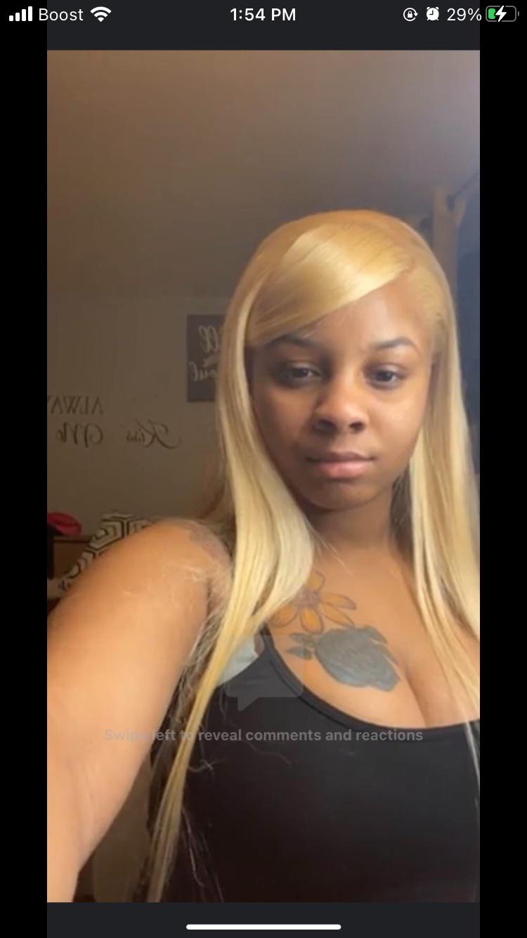 Anybody Got Info On Her ? 🤔😎 | Scrolller