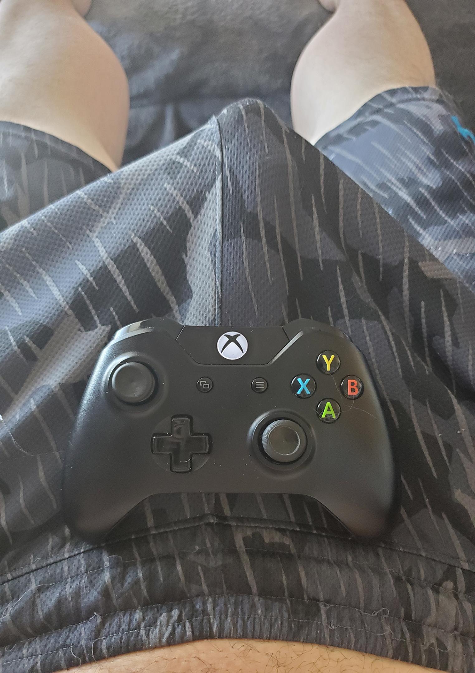 Are you checking out my controller? | Scrolller