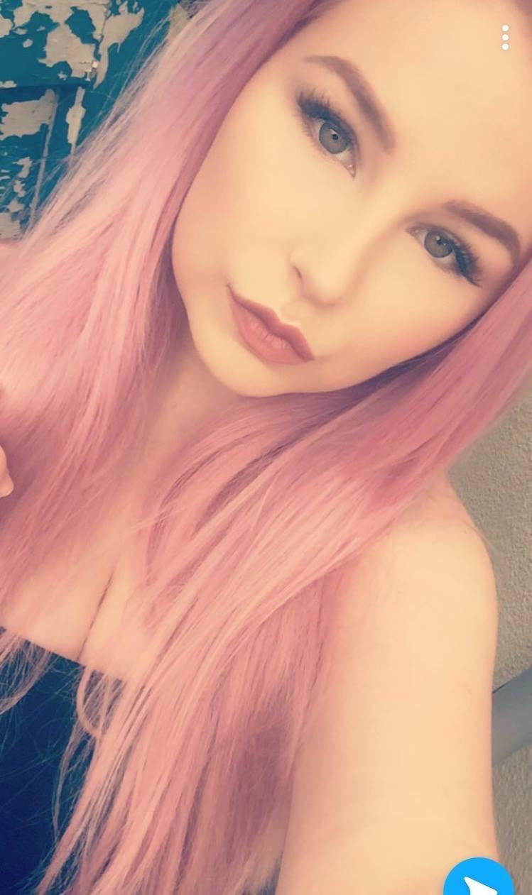 Anybody want to catfish as Corrie? 💦 | Scrolller