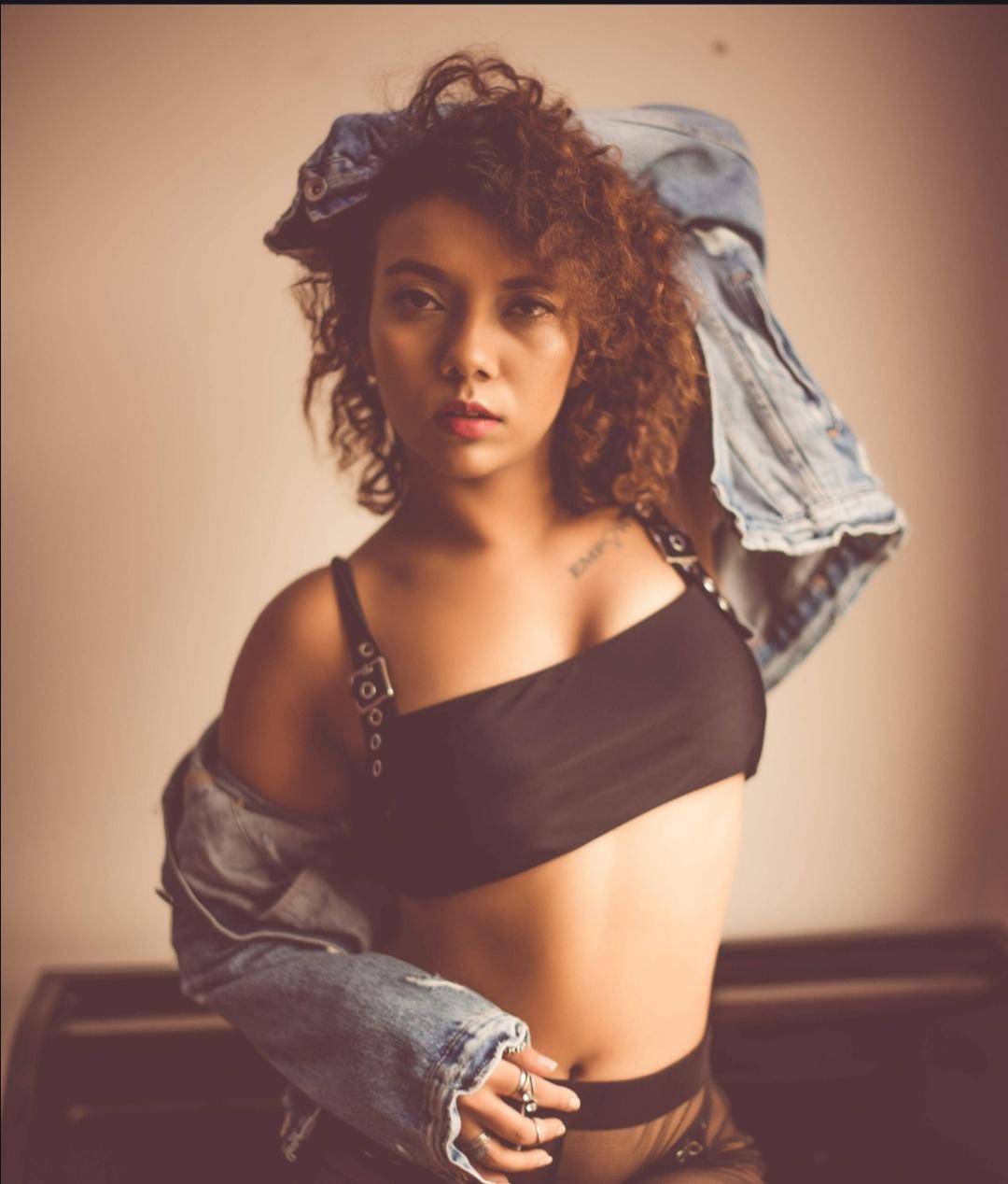 Anyone has her escape now videos | Scrolller