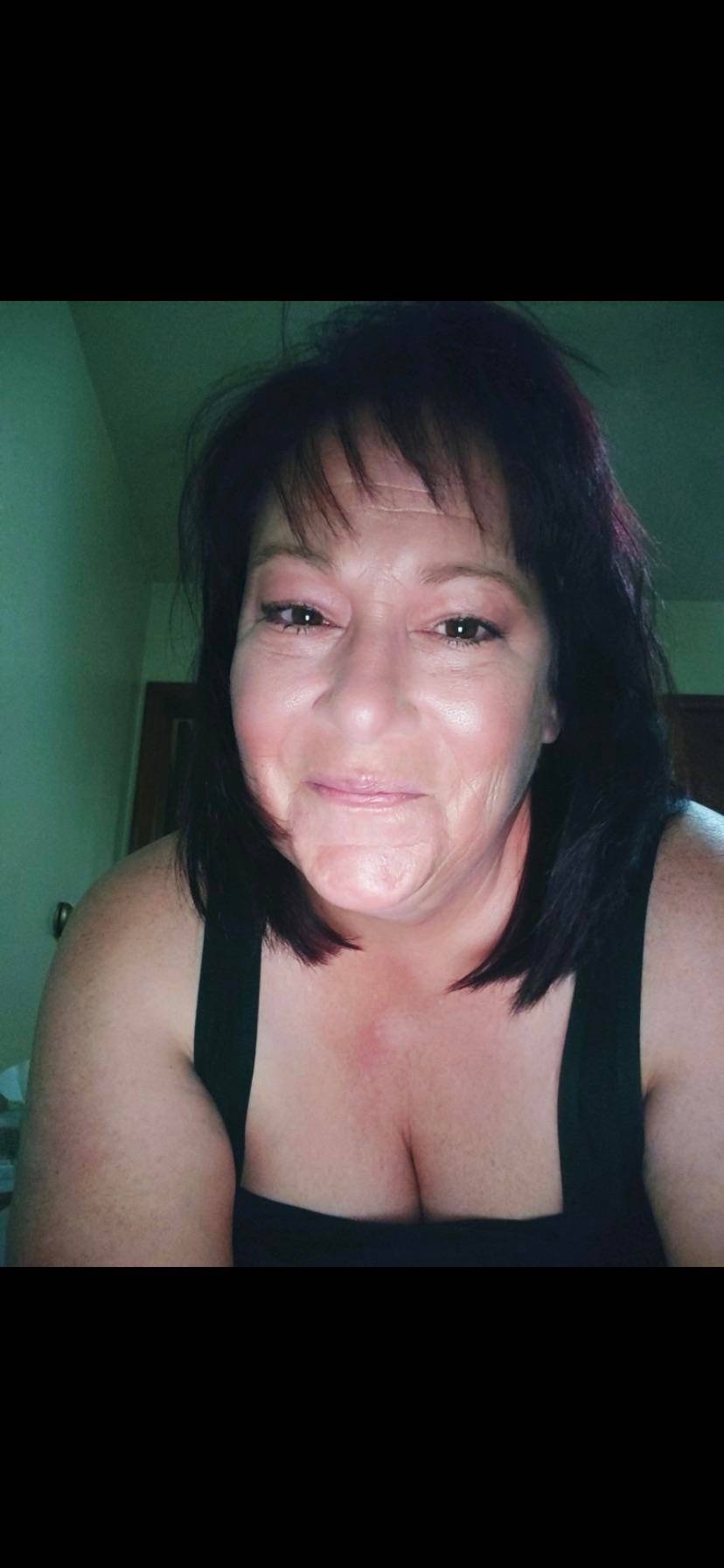 Anyone in Kansas want to help me double this sexy gilf bitch? | Scrolller