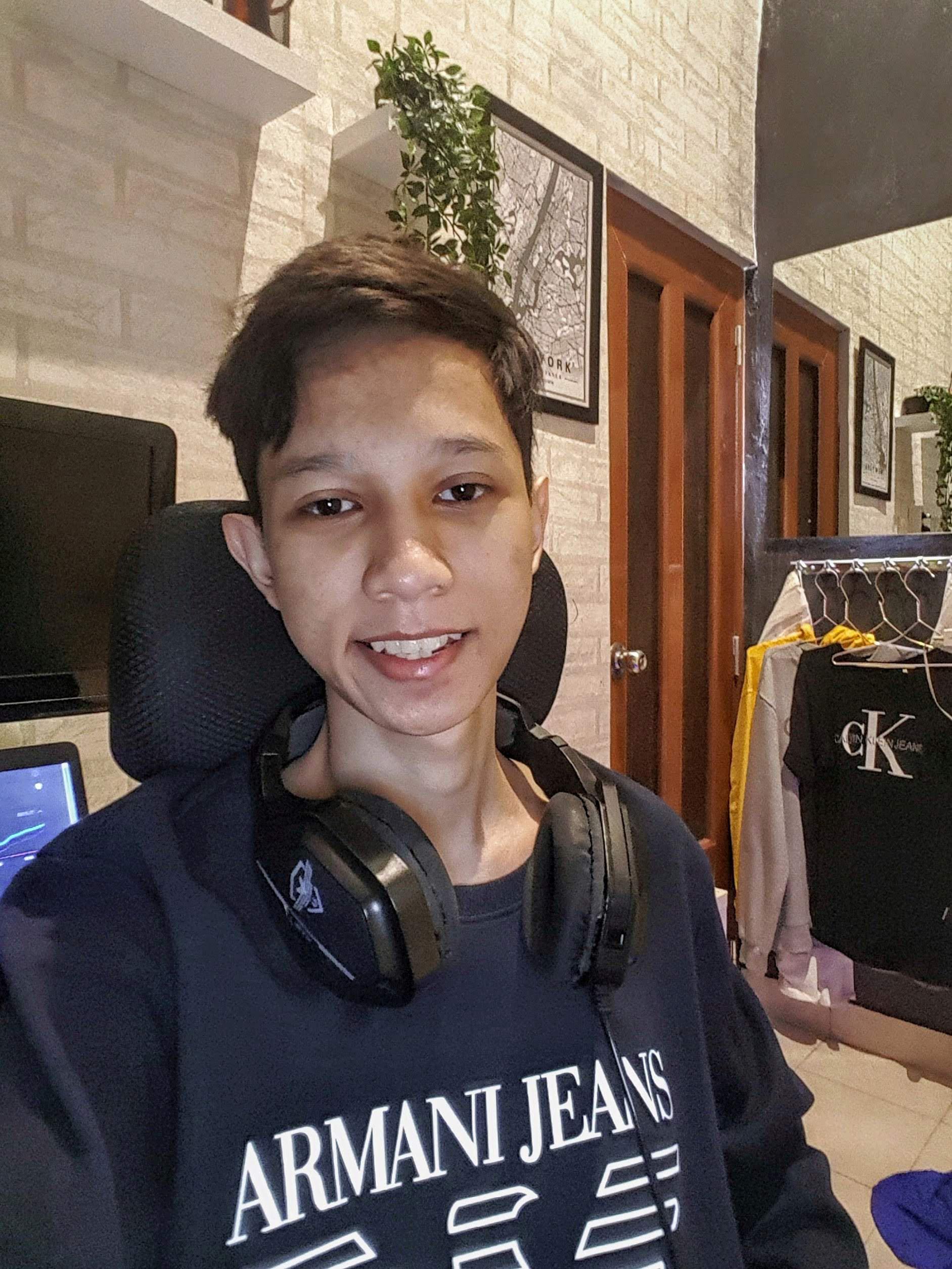 19yo! Anyone into gaymer boy here? 🎮🎮 | Scrolller