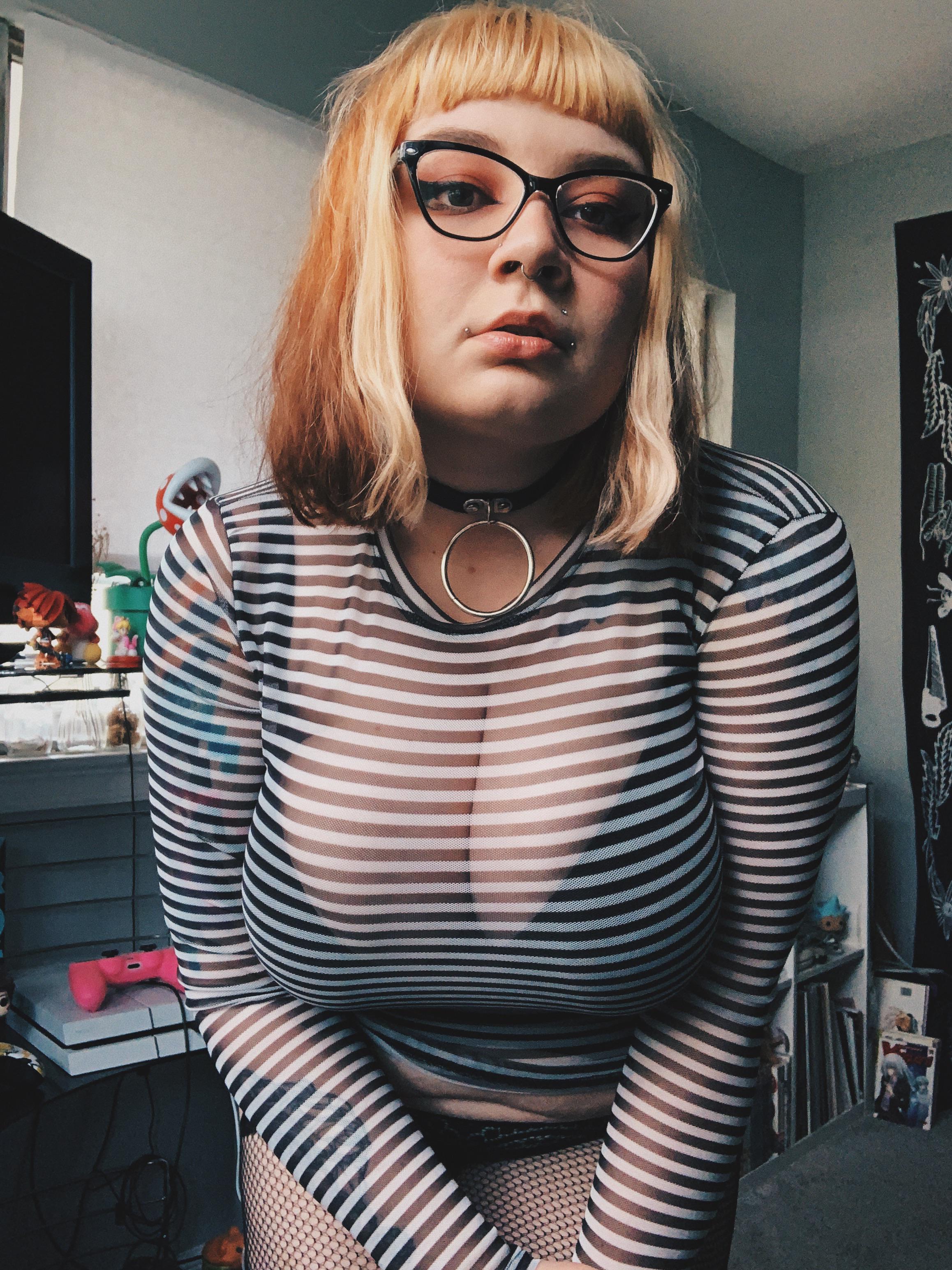 Anyone into nerdy chubby alt girls? 🤓🖤 | Scrolller