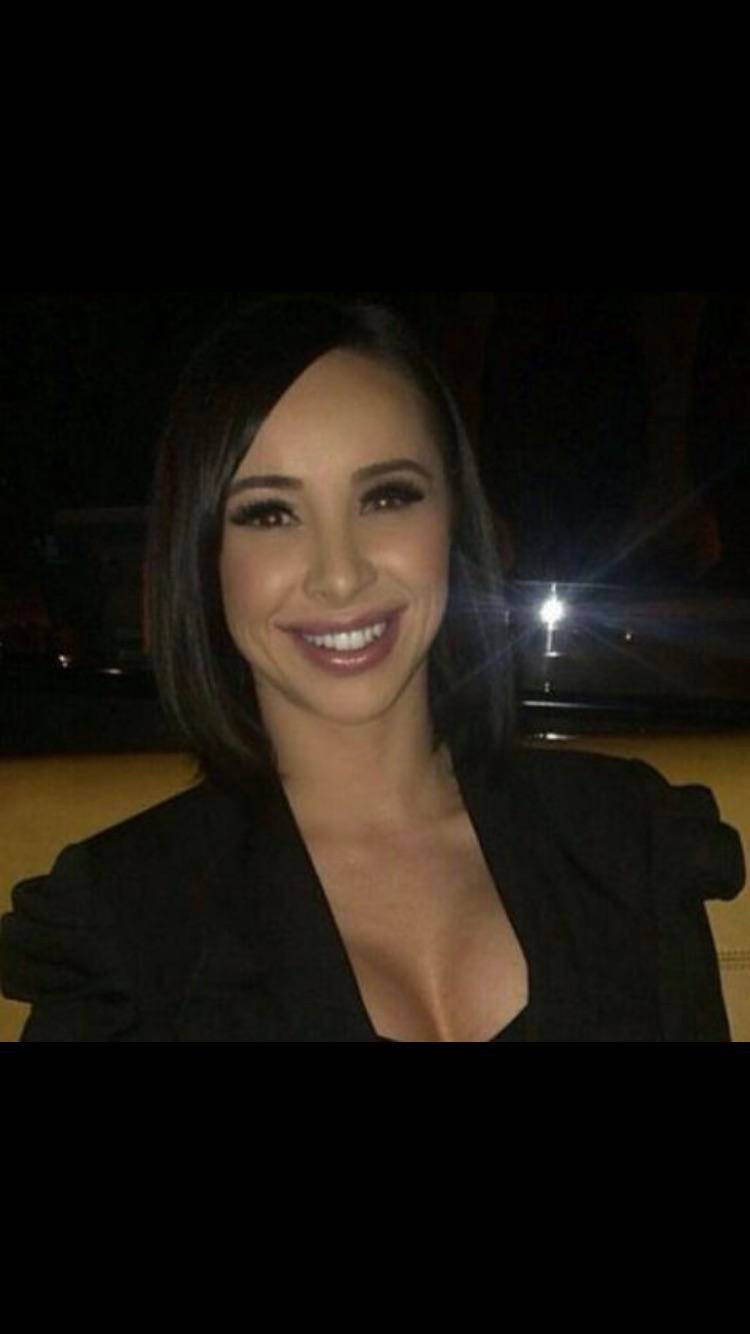 Anyone know her name | Scrolller