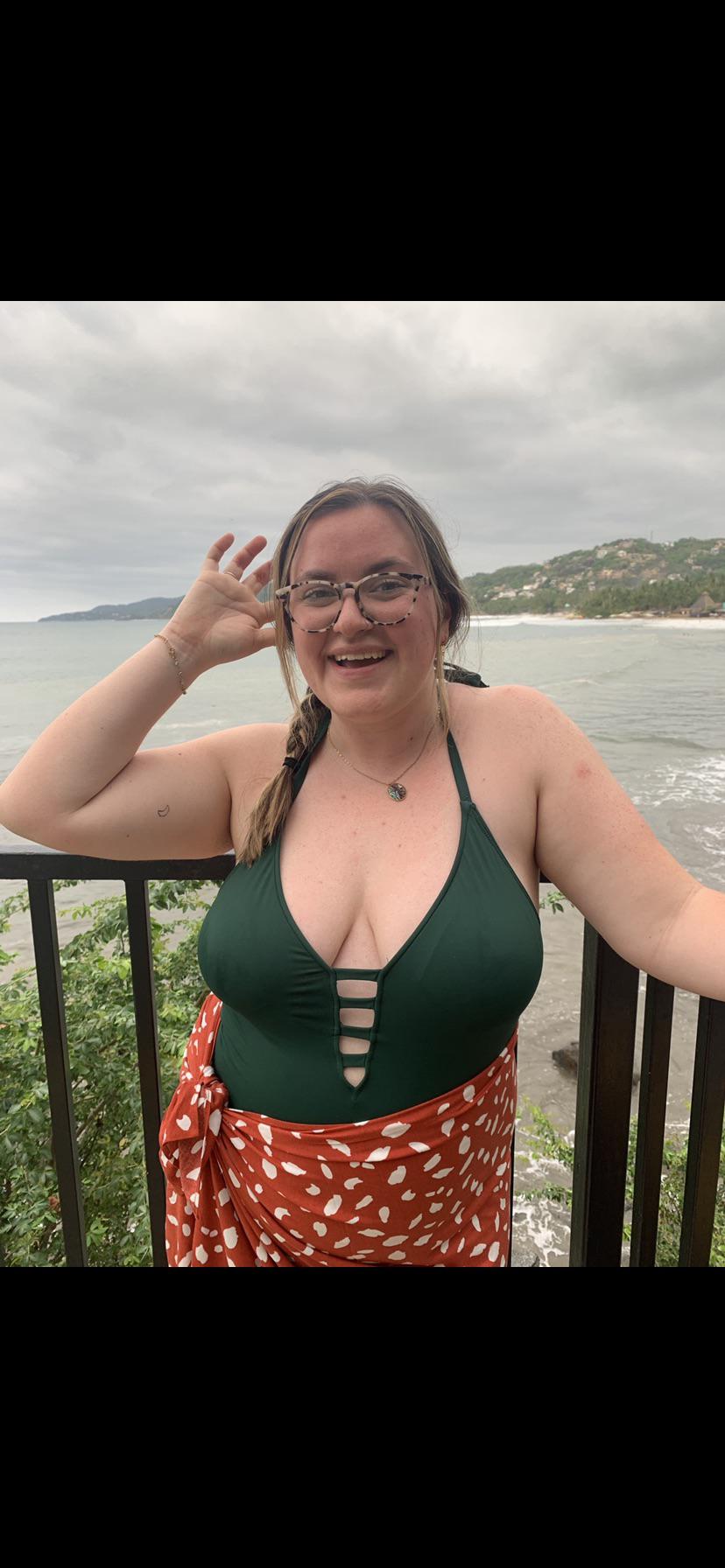 Anyone recognize her? I may have more pics of her to share….Kik: jbetty1010 | Scrolller