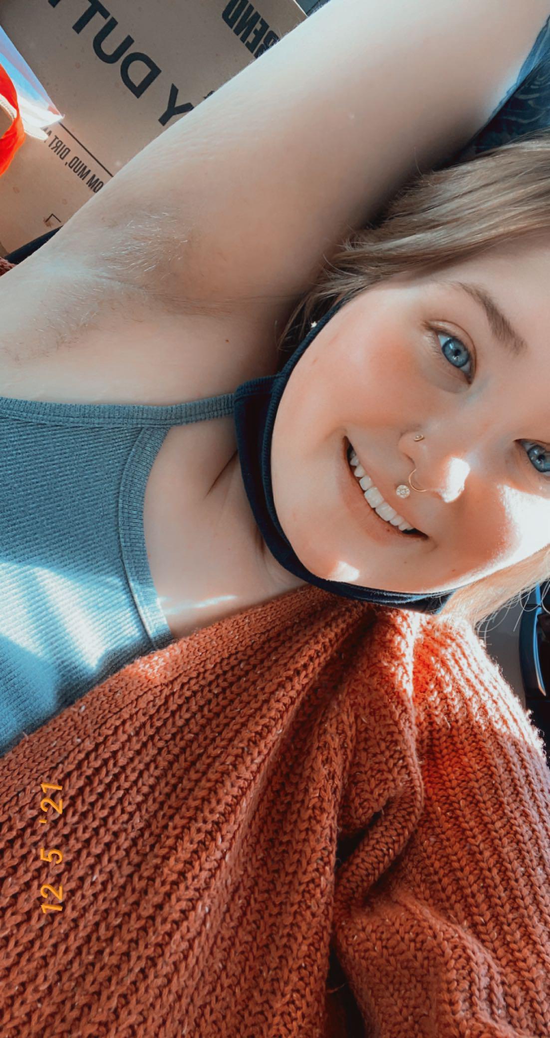 Anyone wanna buy pics of my hairy armpits? 😋 | Scrolller