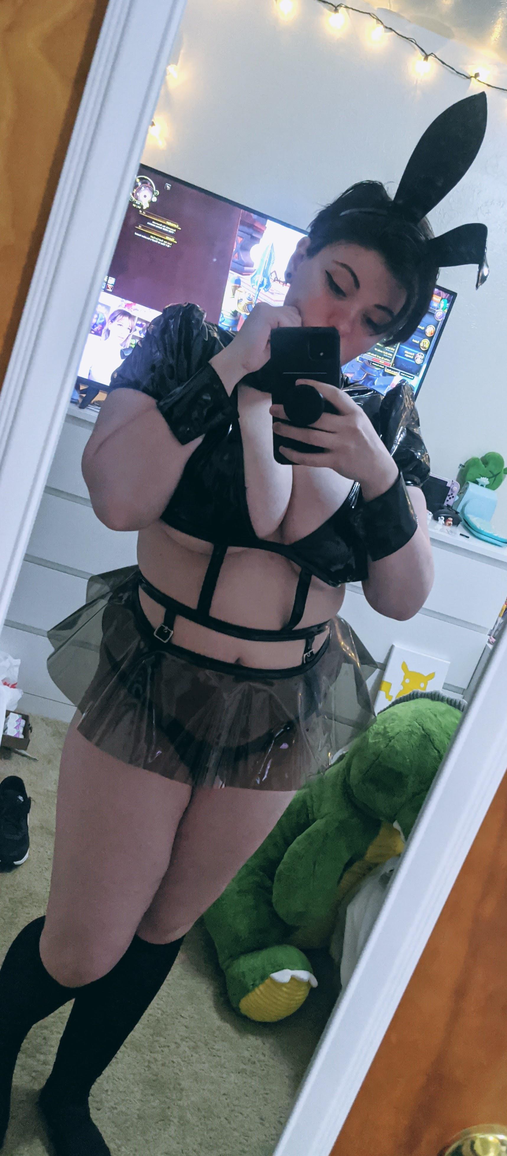 Anyone want a thicc goth bunny? | Scrolller