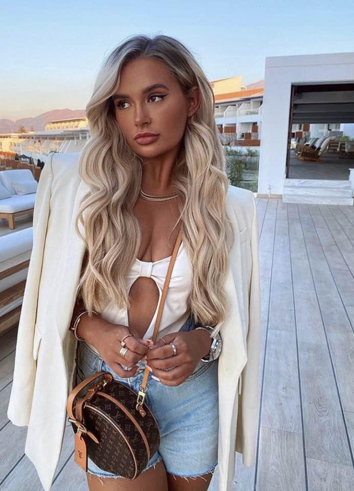 Anyone want to jerk to U.K princess Molly-Mae? | Scrolller