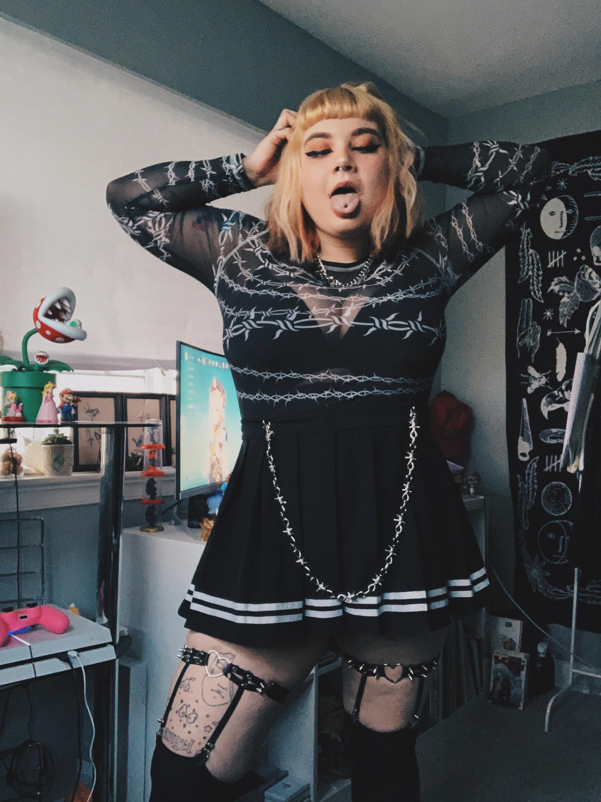 Anyone Want To Play Some Video Games With A Chubby Alt Cutie Hehe π₯΄π€ Scrolller