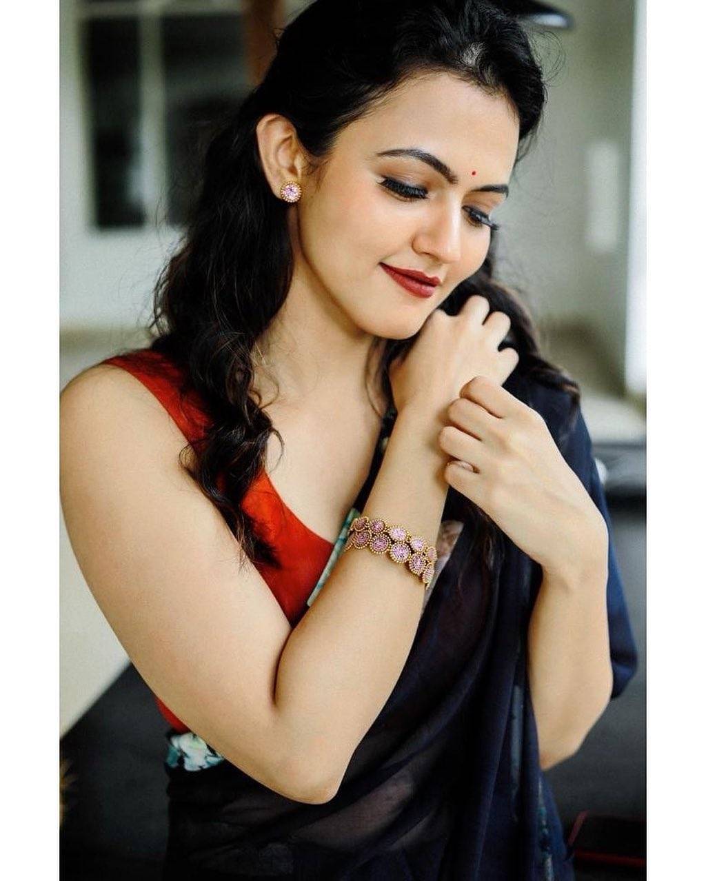 Aparna Das | Scrolller