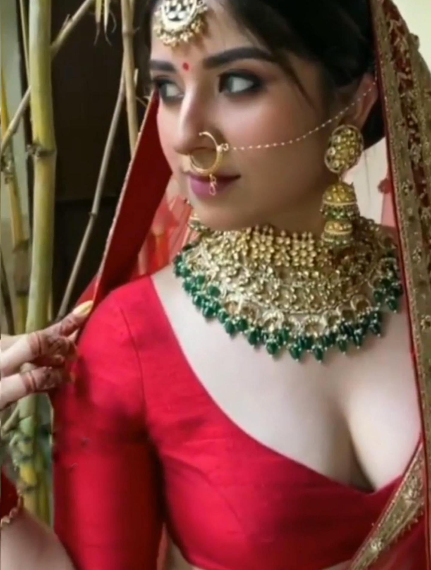 Aparna Thomas purposely giving us boners | Scrolller