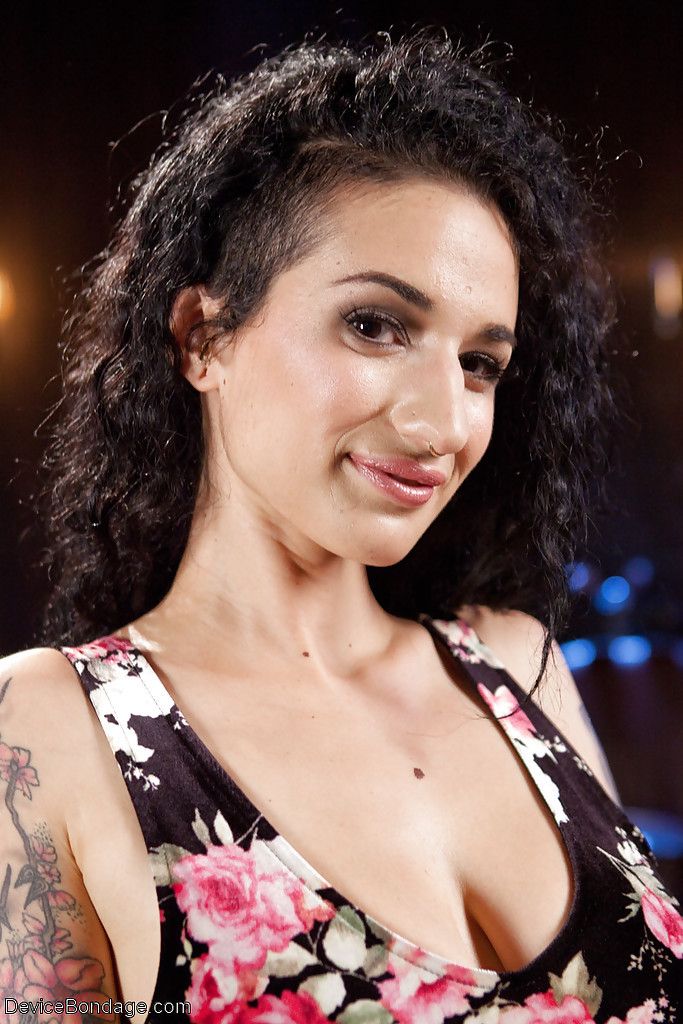 Arabelle Raphael | Scrolller