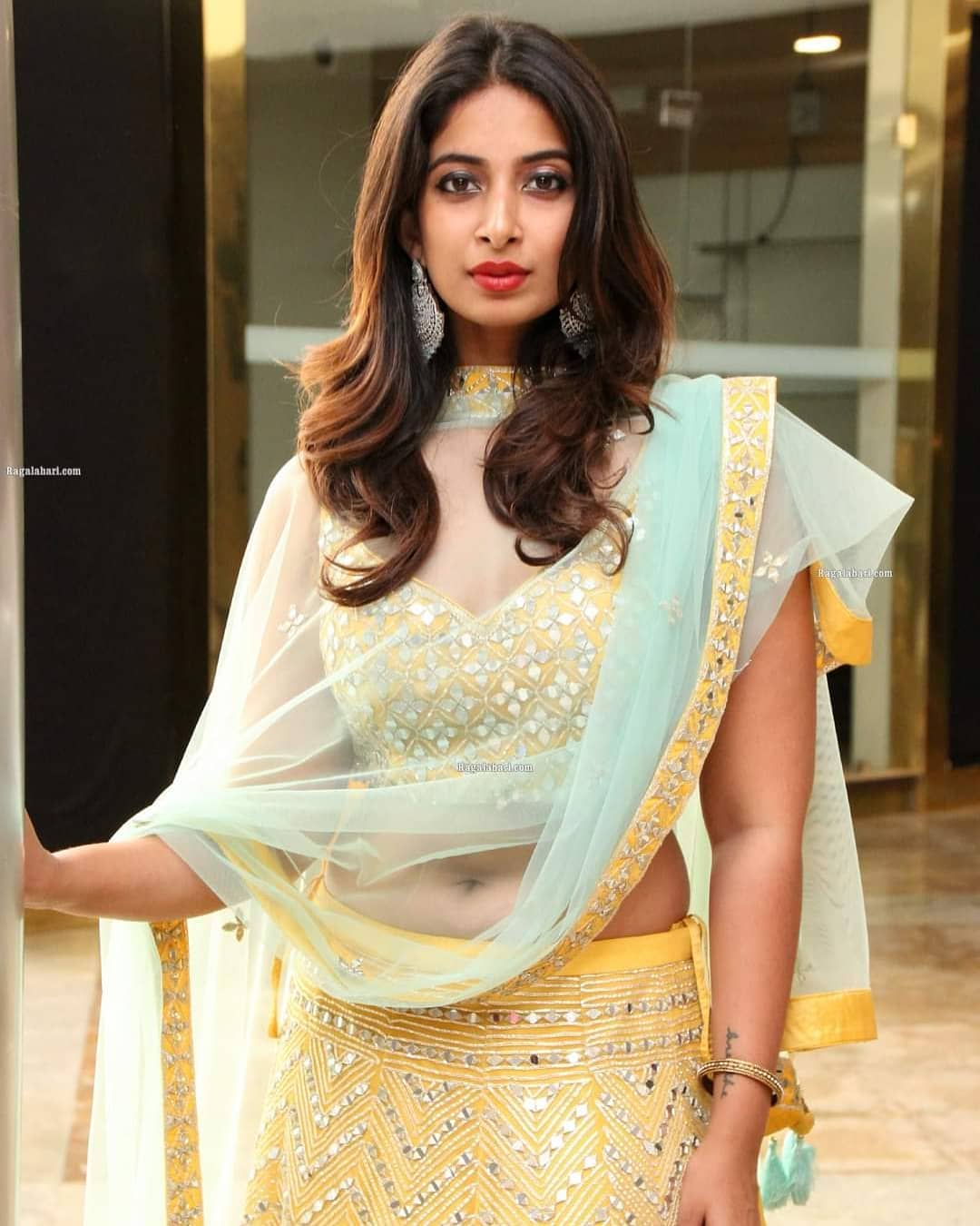 Archana Ravi Navel show | Scrolller