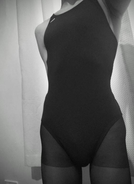 Are tights and a swimsuit a good combination? | Scrolller