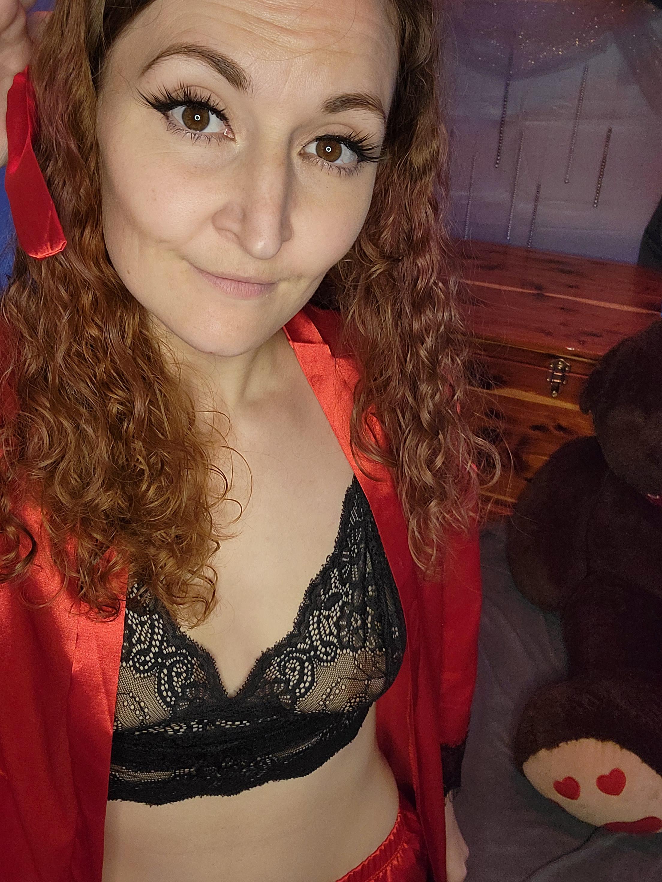 Are you coming to bed 😏 ️ | Scrolller