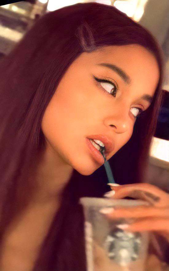 Ariana Grande | Scrolller