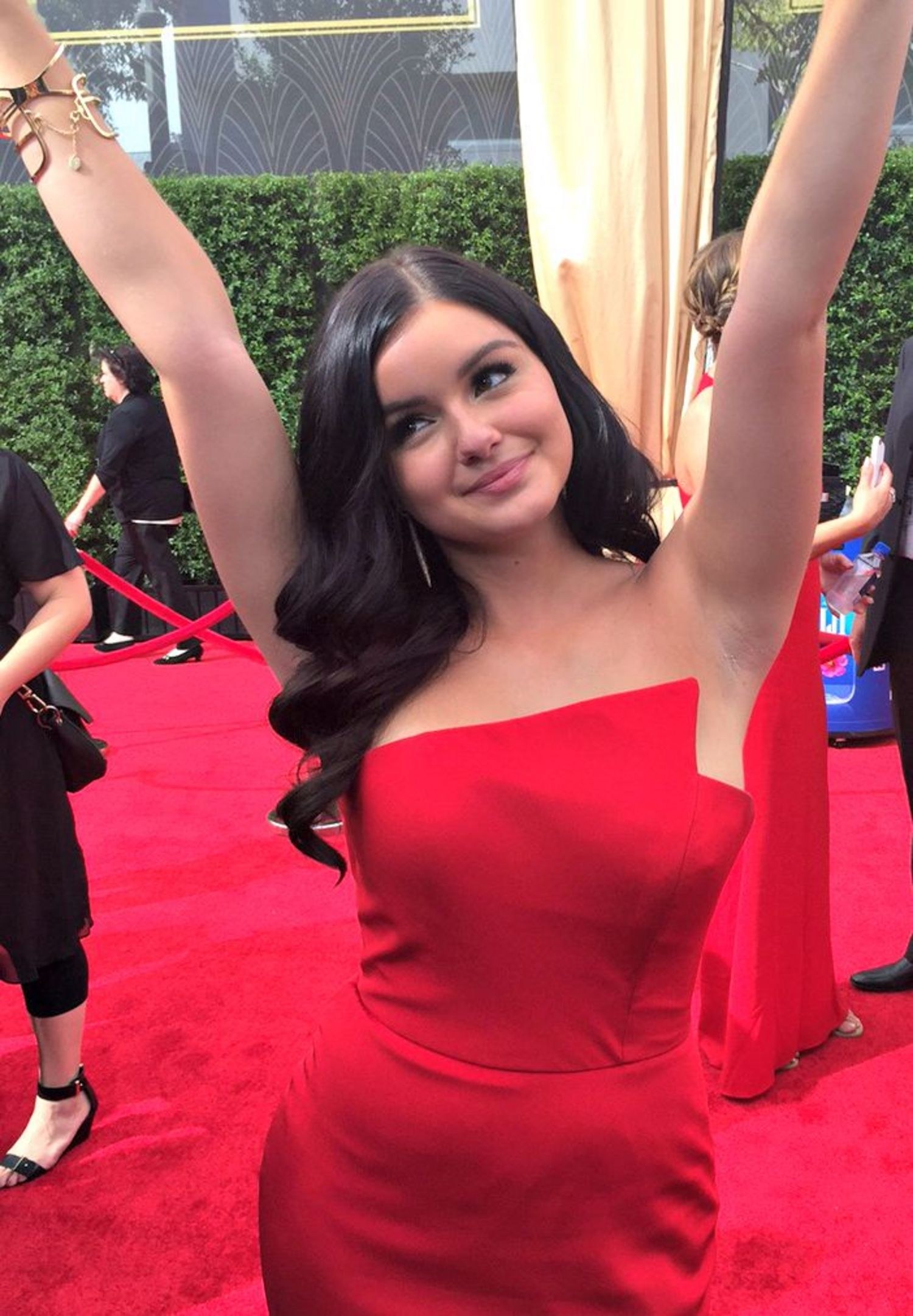 Ariel Winter Scrolller