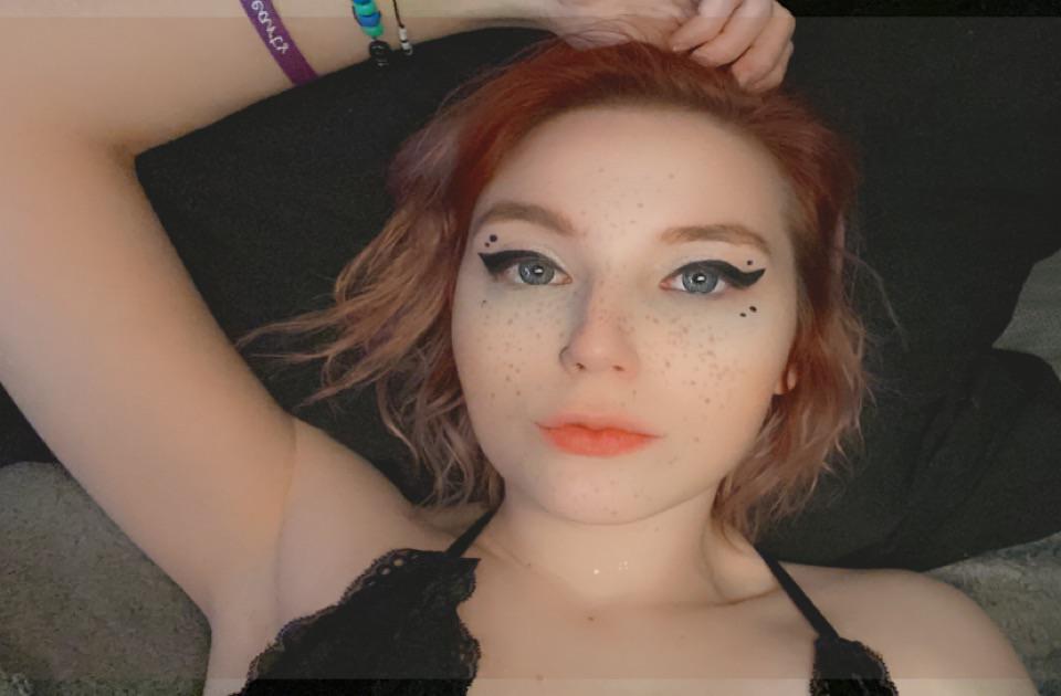 Arms up & ready for submission | Scrolller