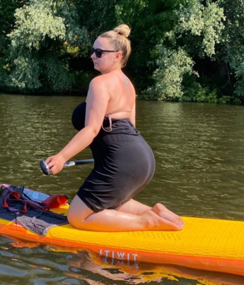 Arsch und Titten präsentieren | Scrolller