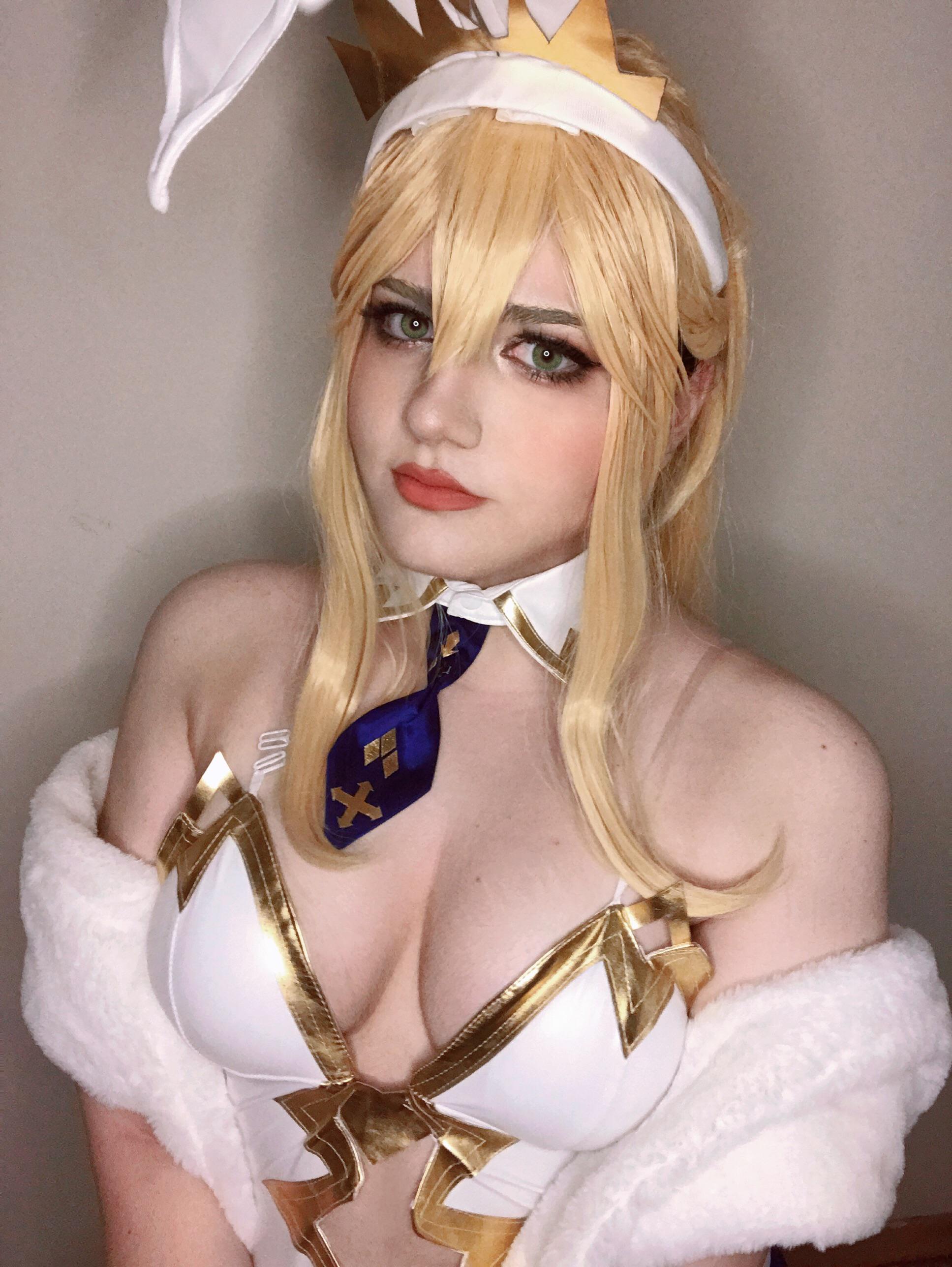 Artoria Pendragon (Ruler) cosplay | Scrolller