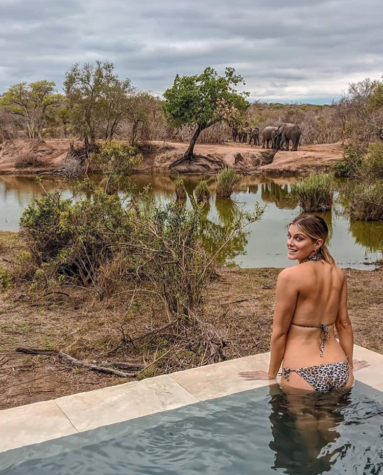 Ashley Louise James | Scrolller