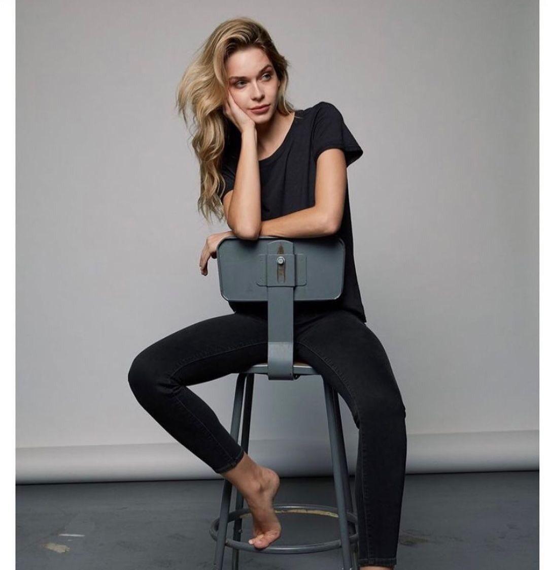 Ashley Thompson Scrolller