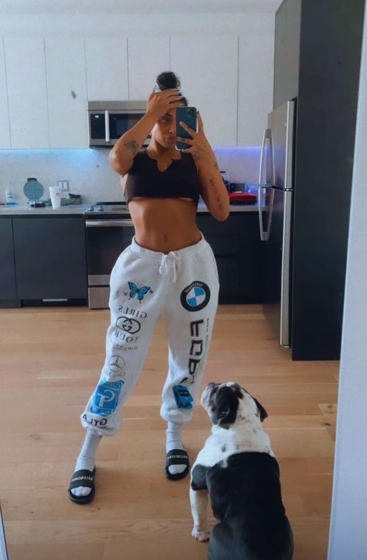 Ashton locklear | Scrolller