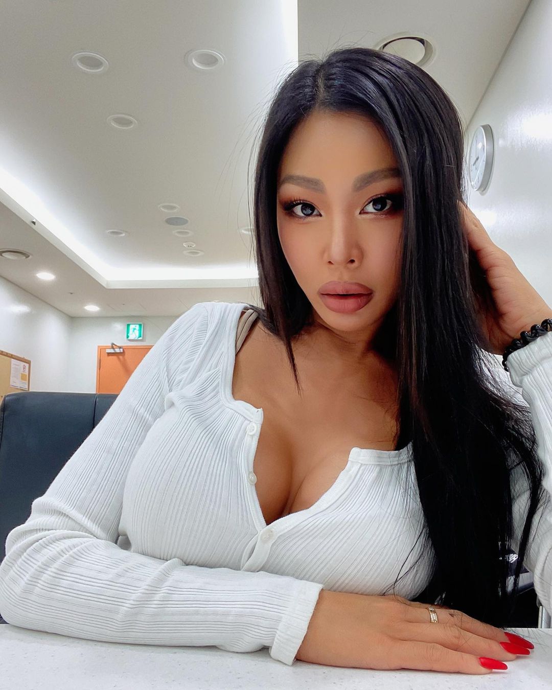 Asian bimbo | Scrolller