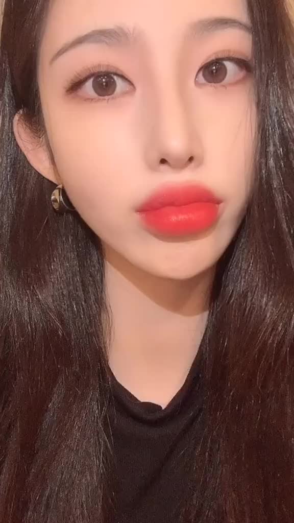 Asian bimbo lips | Scrolller