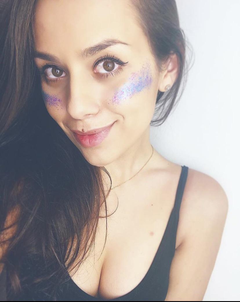 ASMR HoneyGirl | Scrolller