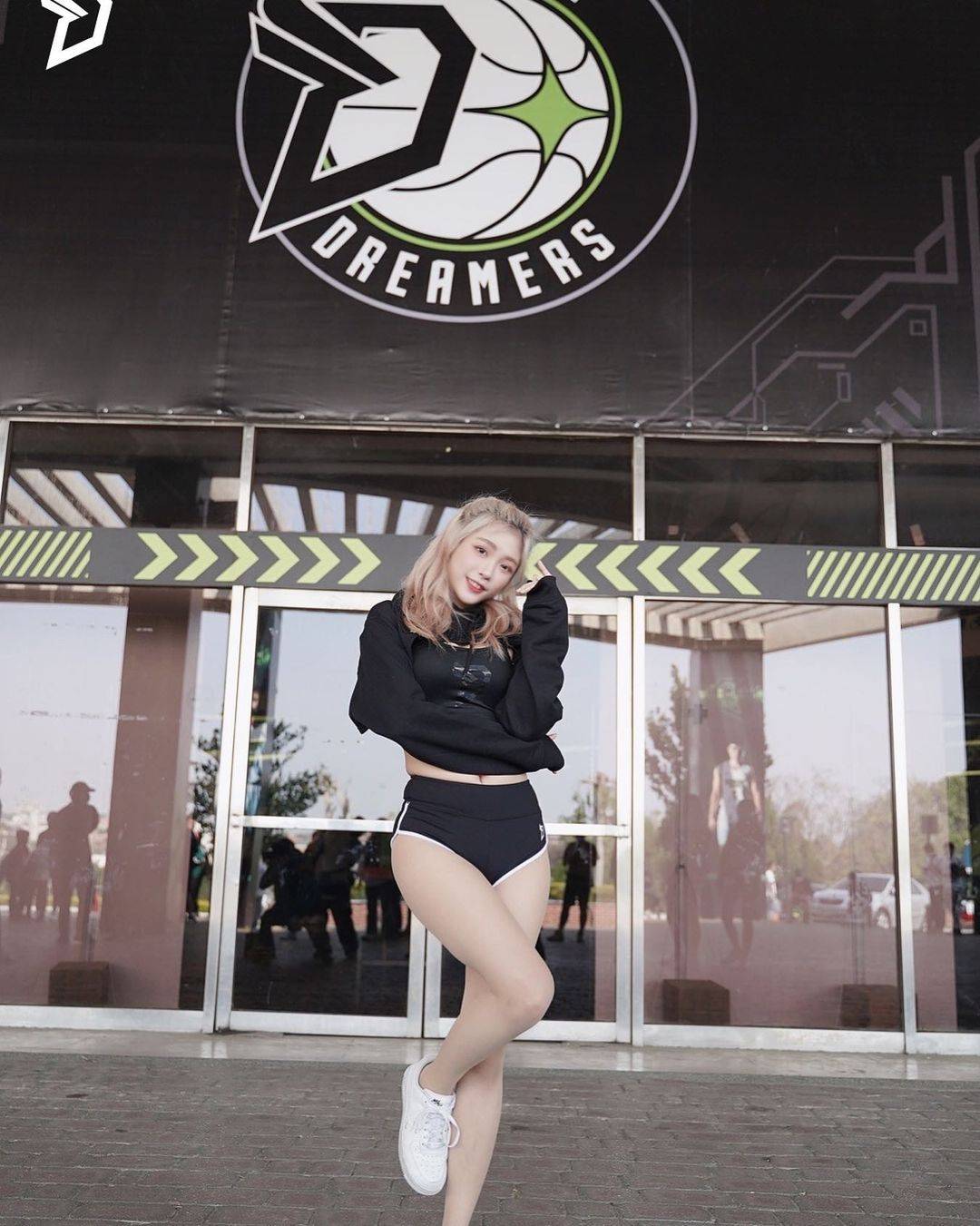 At the gym | Scrolller