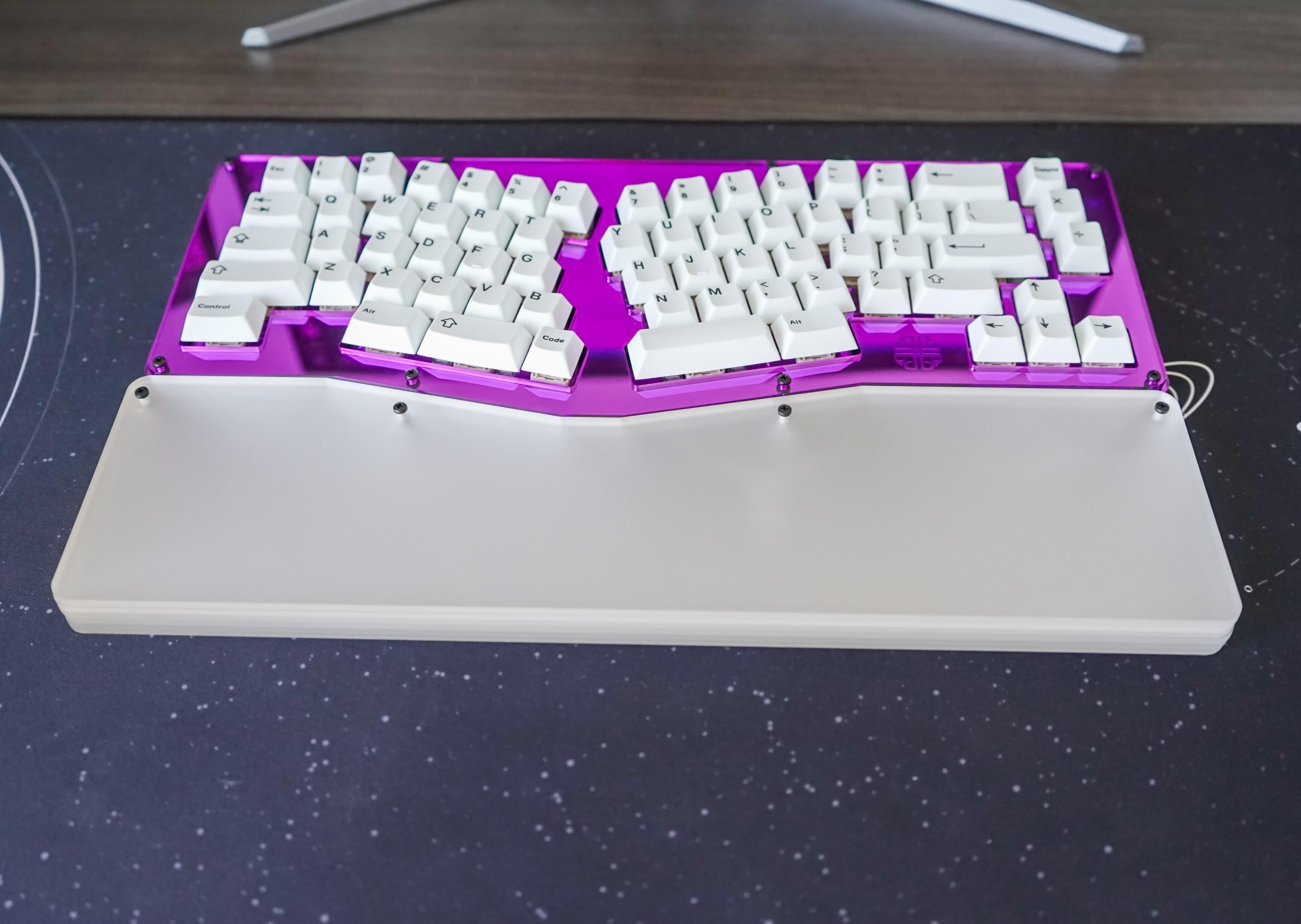 Atlas 65 + Frosted Wrist Rest= Perfect Ergonomics & Eye Candy | Scrolller