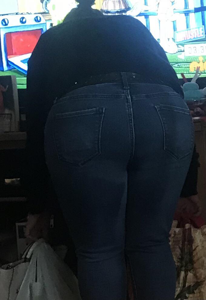 Aunty 43 Scrolller