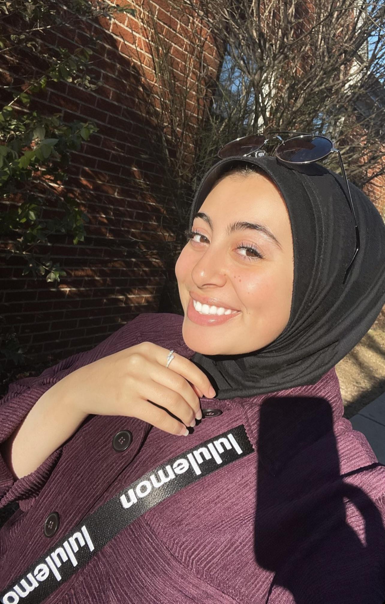 Aunty wwyd | Scrolller