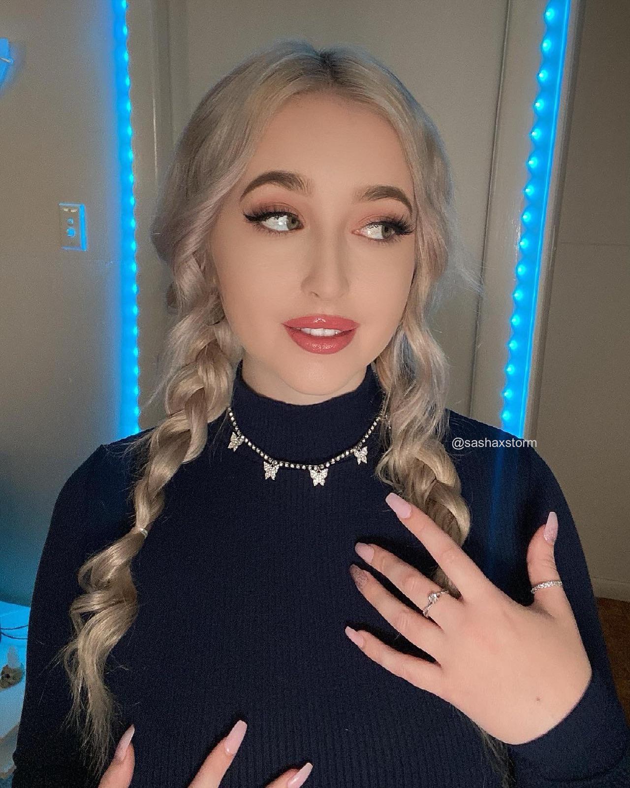 Tried a new hairstyle hehe 💖 [22F] | Scrolller