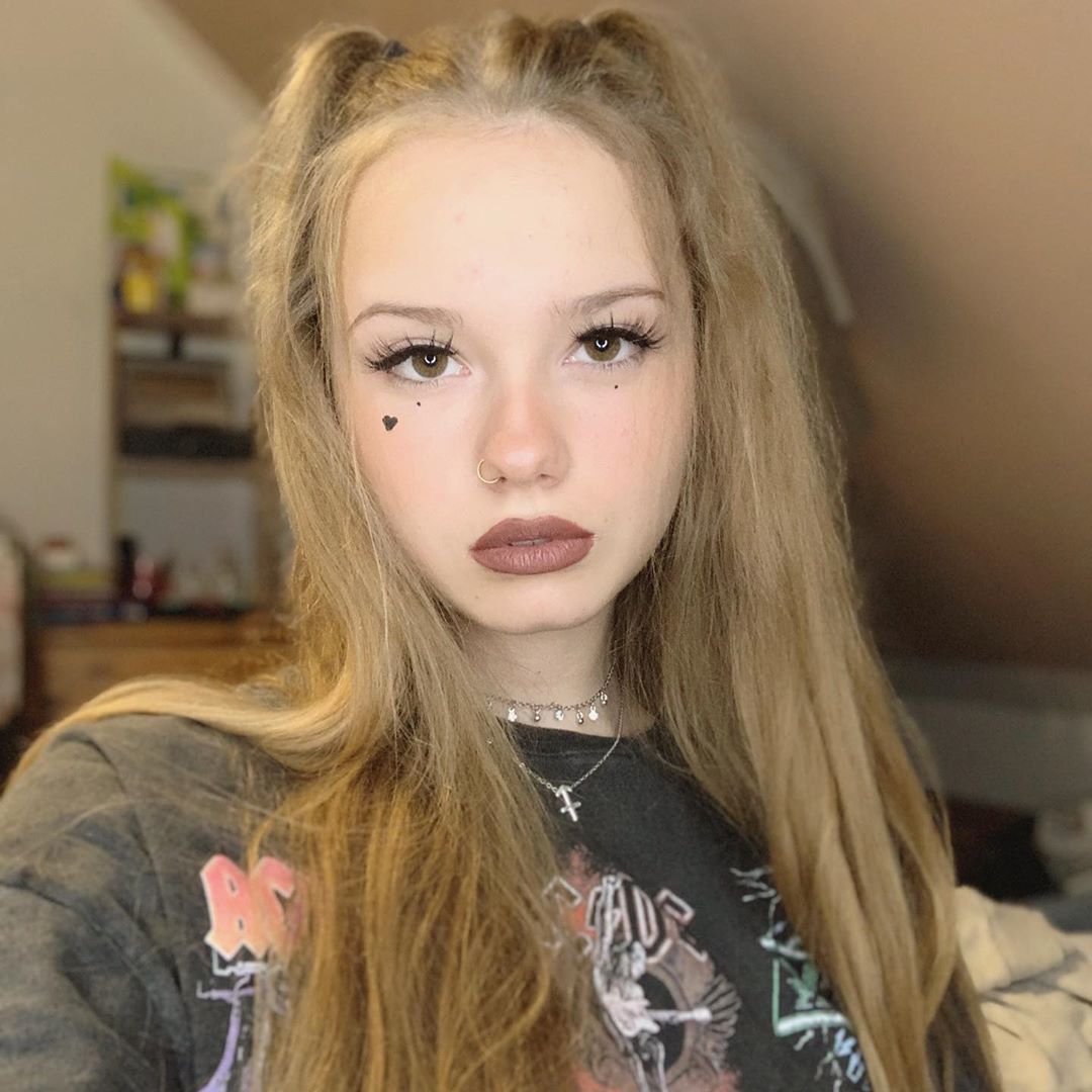 AustrianAsmrGirl is a cutie | Scrolller