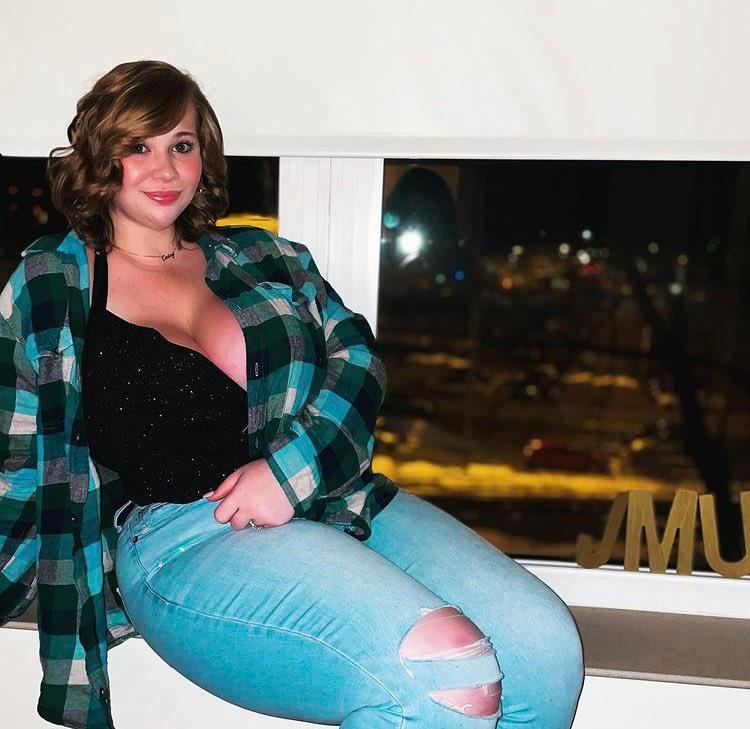 Autumn M. | Scrolller