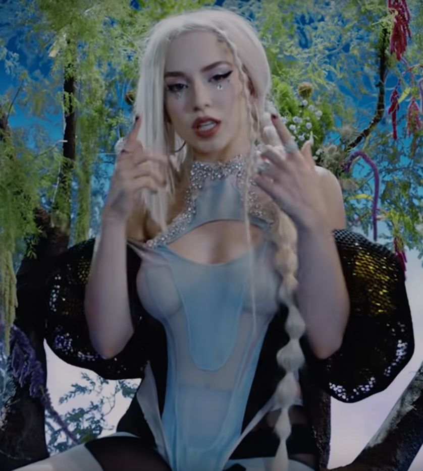 Ava Max | Scrolller