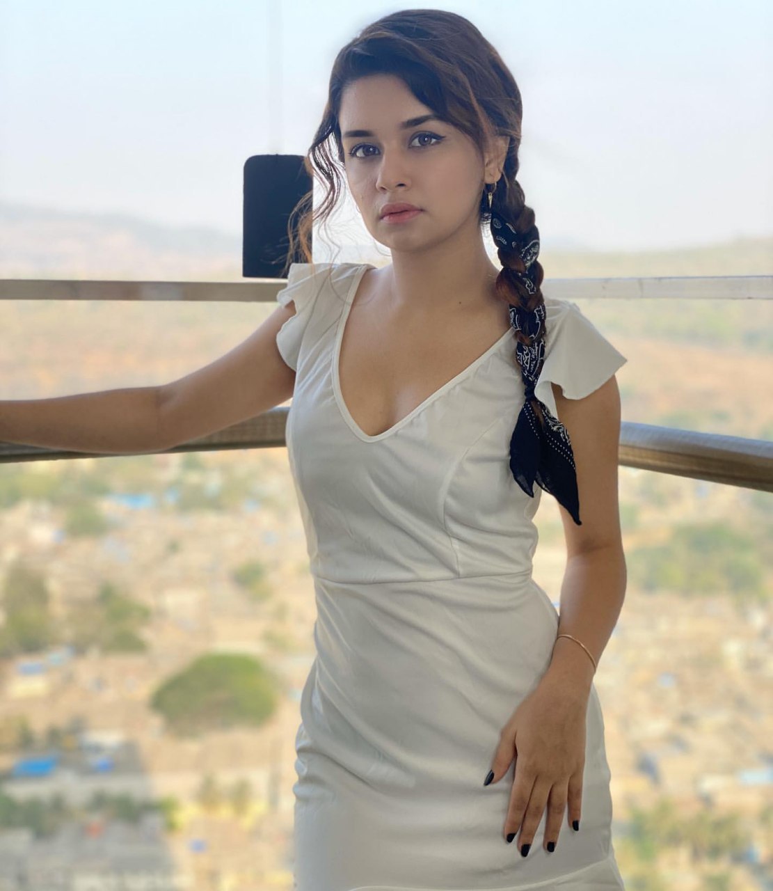 Avneet Kaur Giving slutty looks | Scrolller