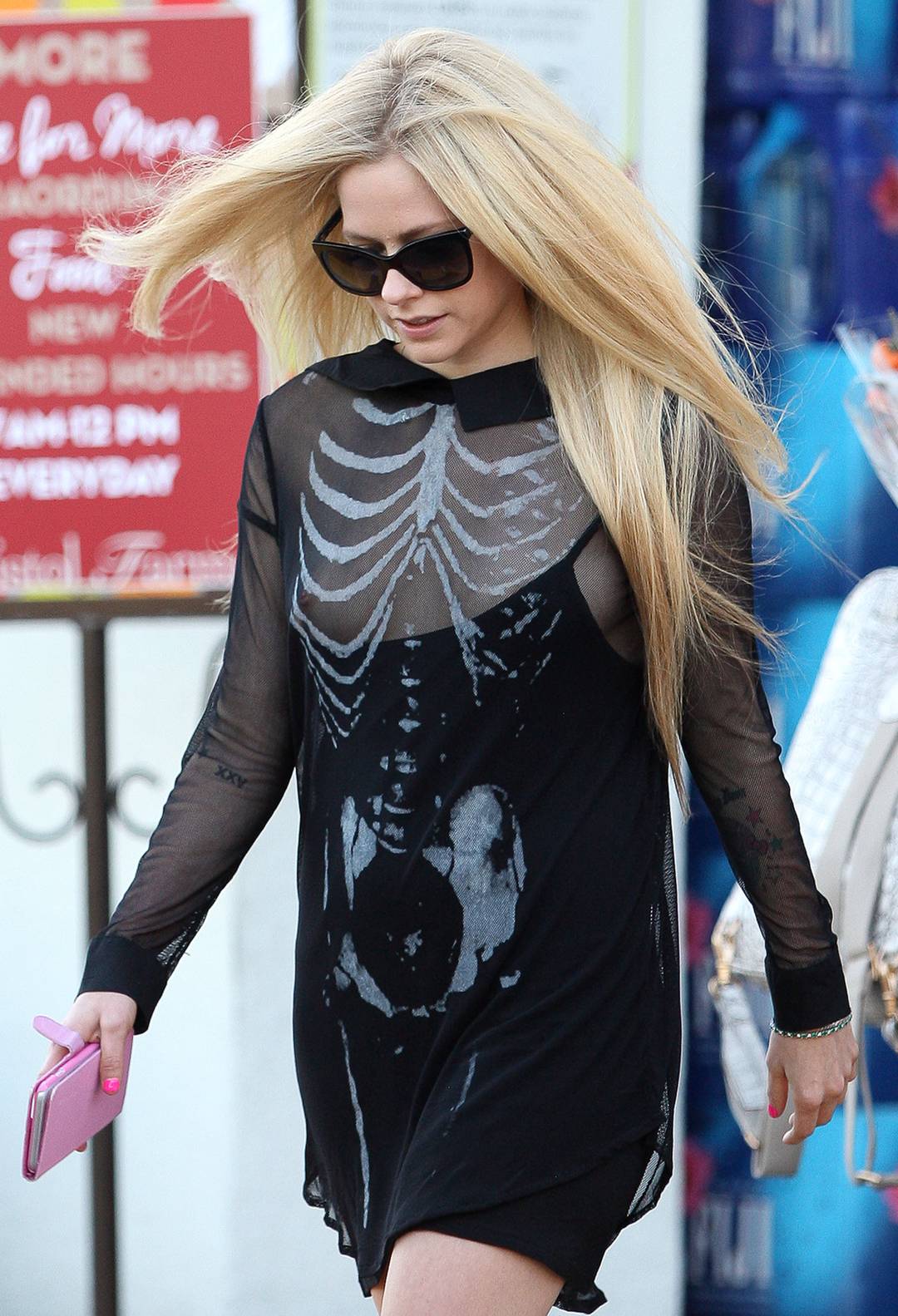 Avril Lavigne Nip Slip In See Through Top Scrolller