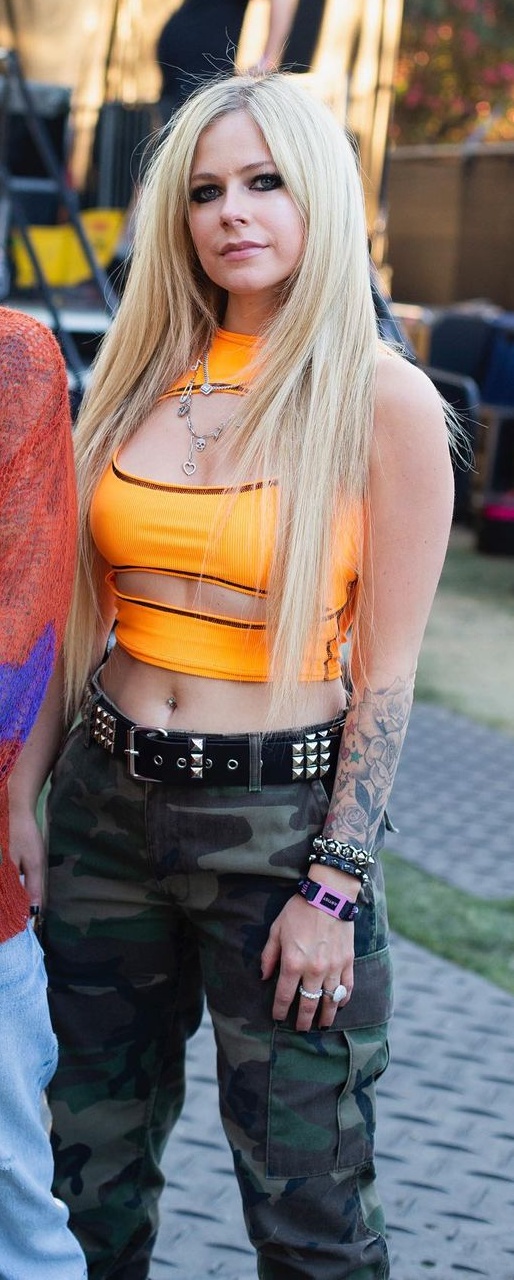 Avril Lavigne | Scrolller