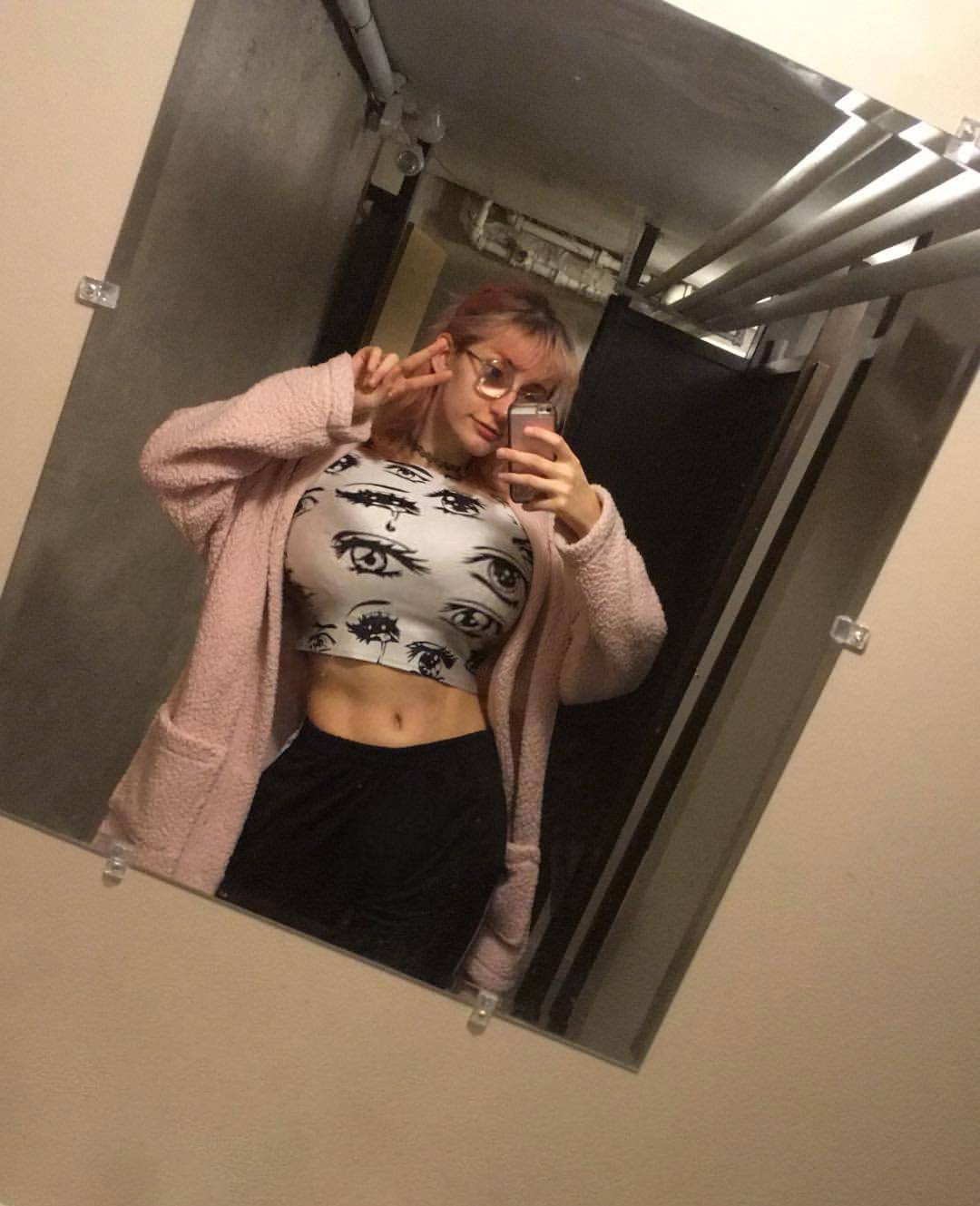 Ayoo from a dirty bathroom lol | Scrolller