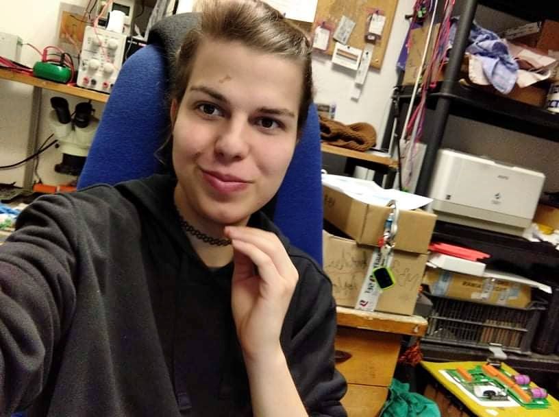 back in the office, 6 weeks on E, how do I pass?🥰☺️ | Scrolller
