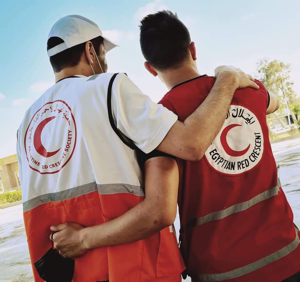 Back to back. Egyptian & Palestinian Red Crescent🇪🇬🇵🇸 | Scrolller