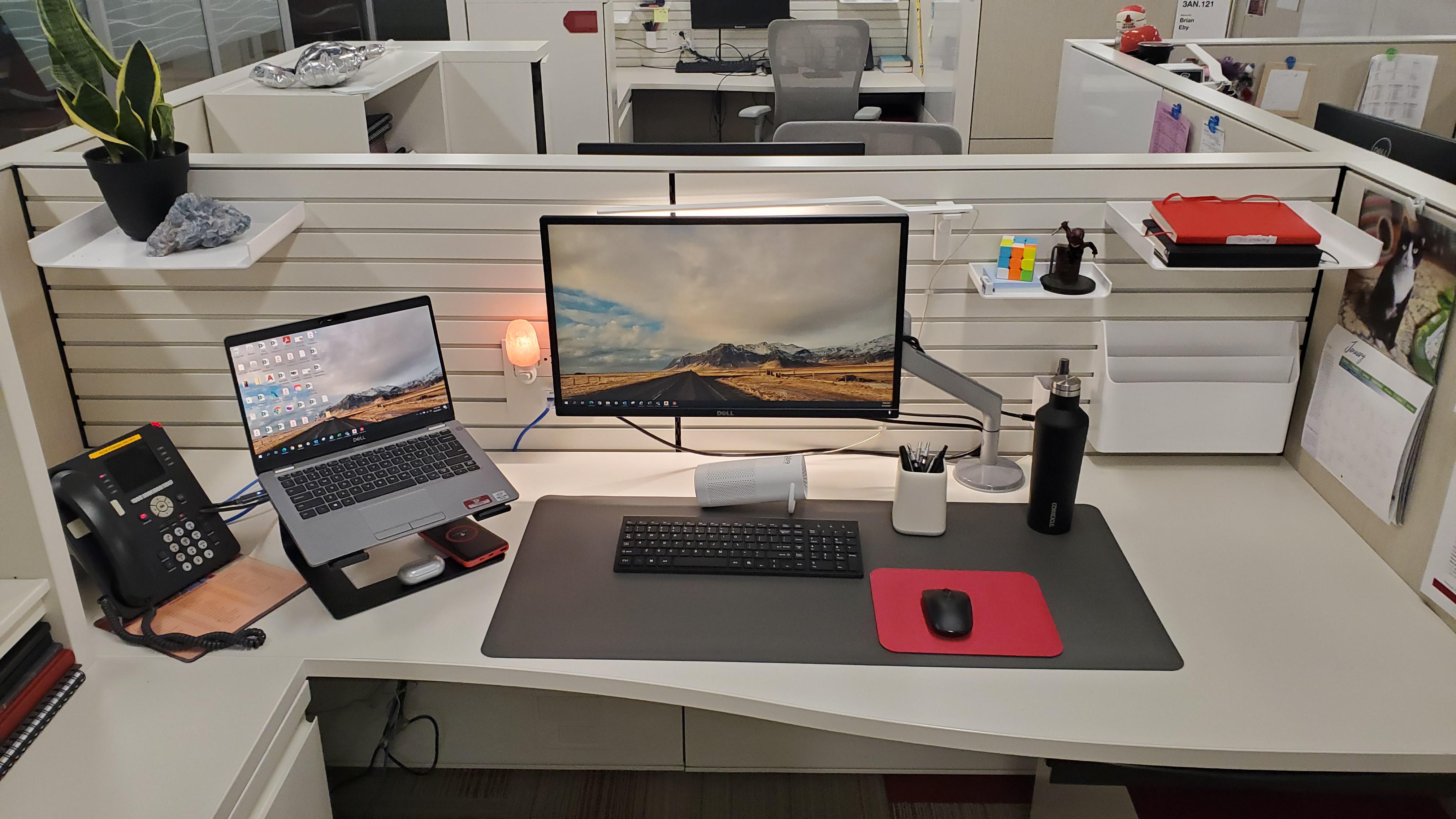 Back to the Office- rate my cubicle! | Scrolller