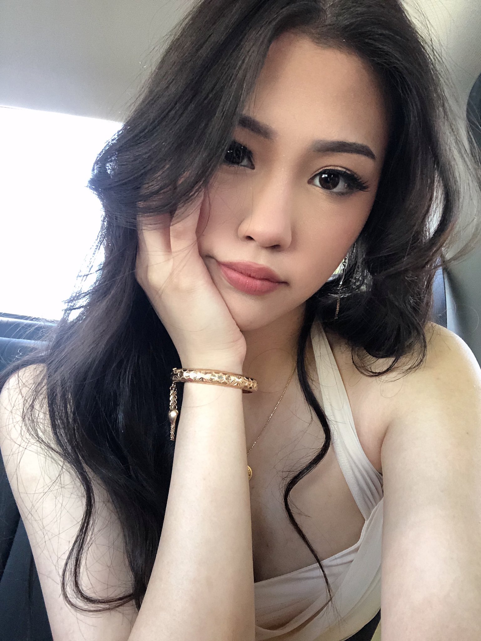 Backseat | Scrolller