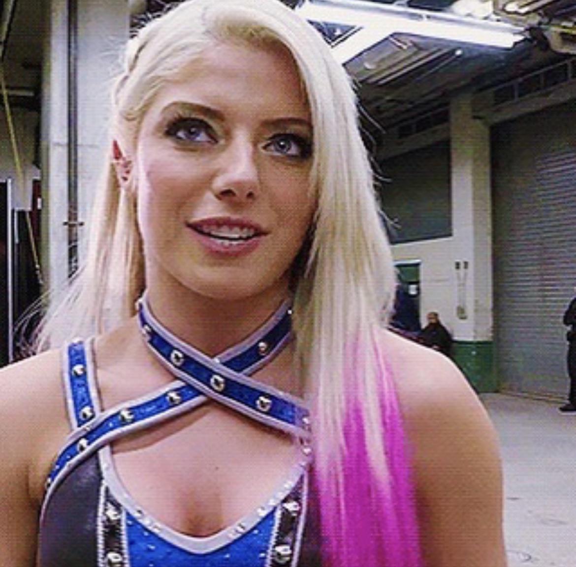 Backstage | Scrolller