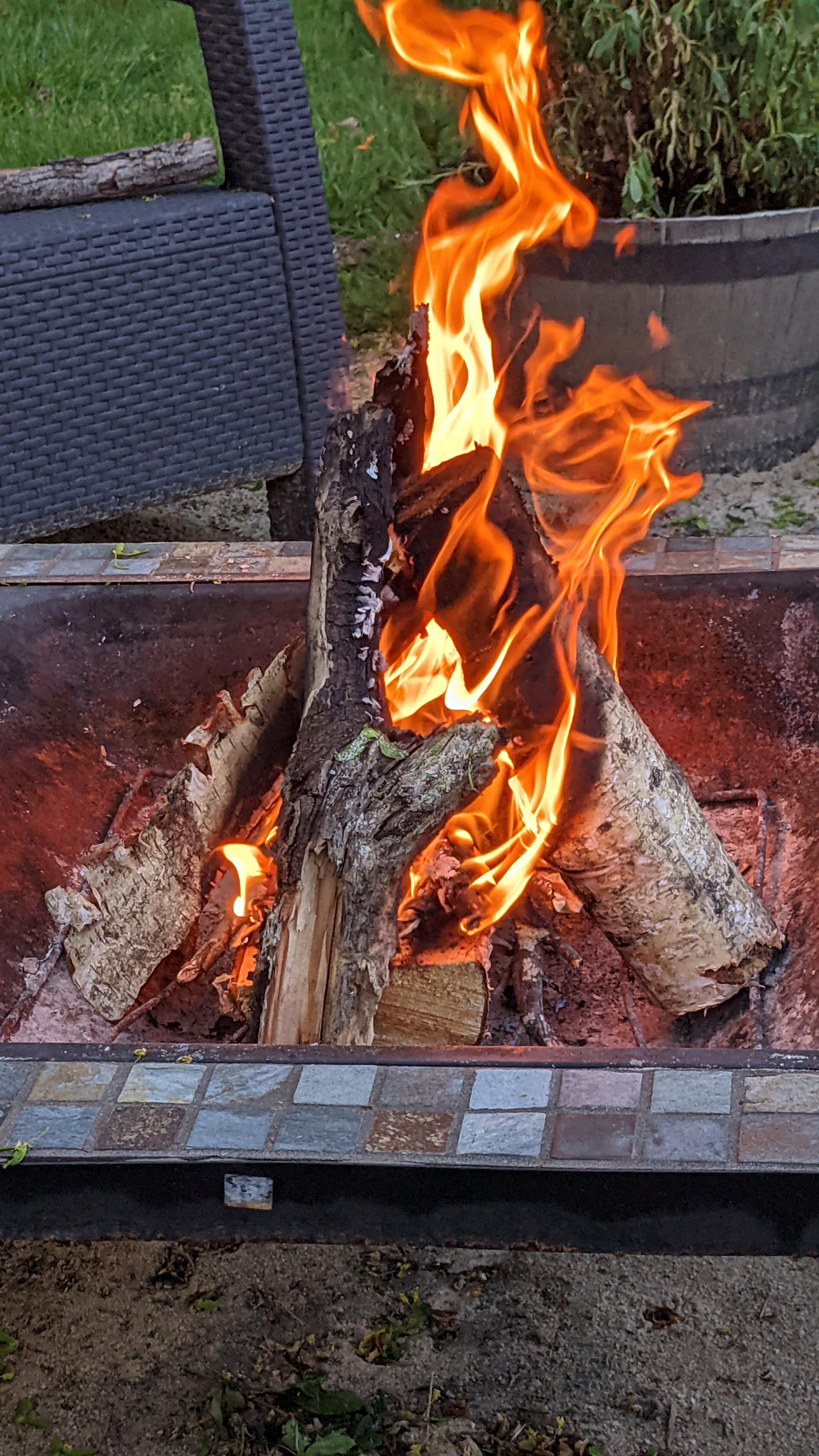 Backyard campfire tonight | Scrolller