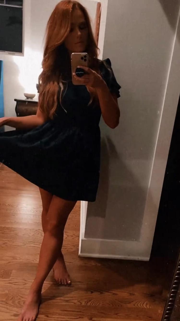 Barefoot in a LBD | Scrolller