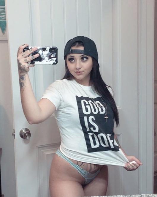 Bathroom selfie | Scrolller